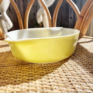 Pyrex | Kitchen | Vintage Pyrex Yellow Round Glass Casserole Dish ...